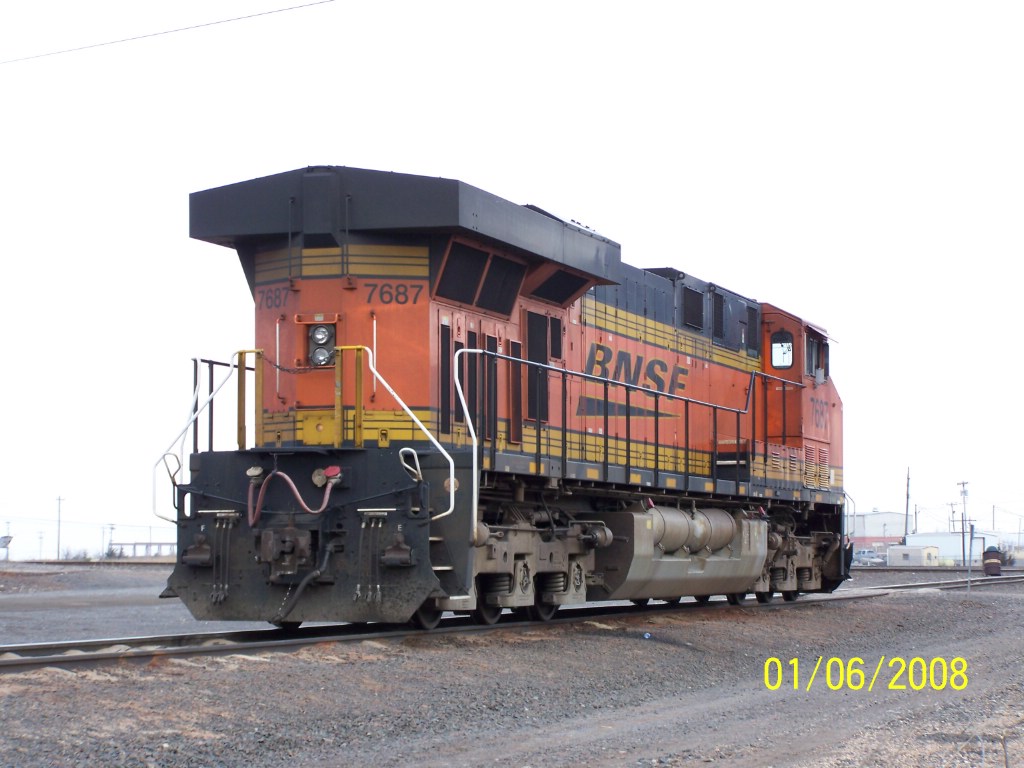 BNSF ES44DC 7687